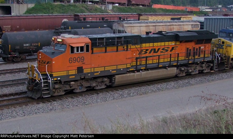BNSF 6909